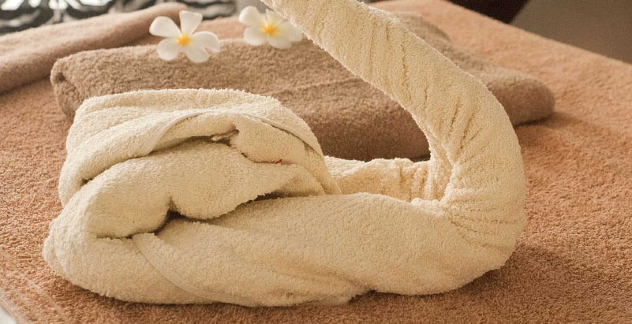 Choosing The Best Sheets And Towels For Your Massage Table All Things Massage